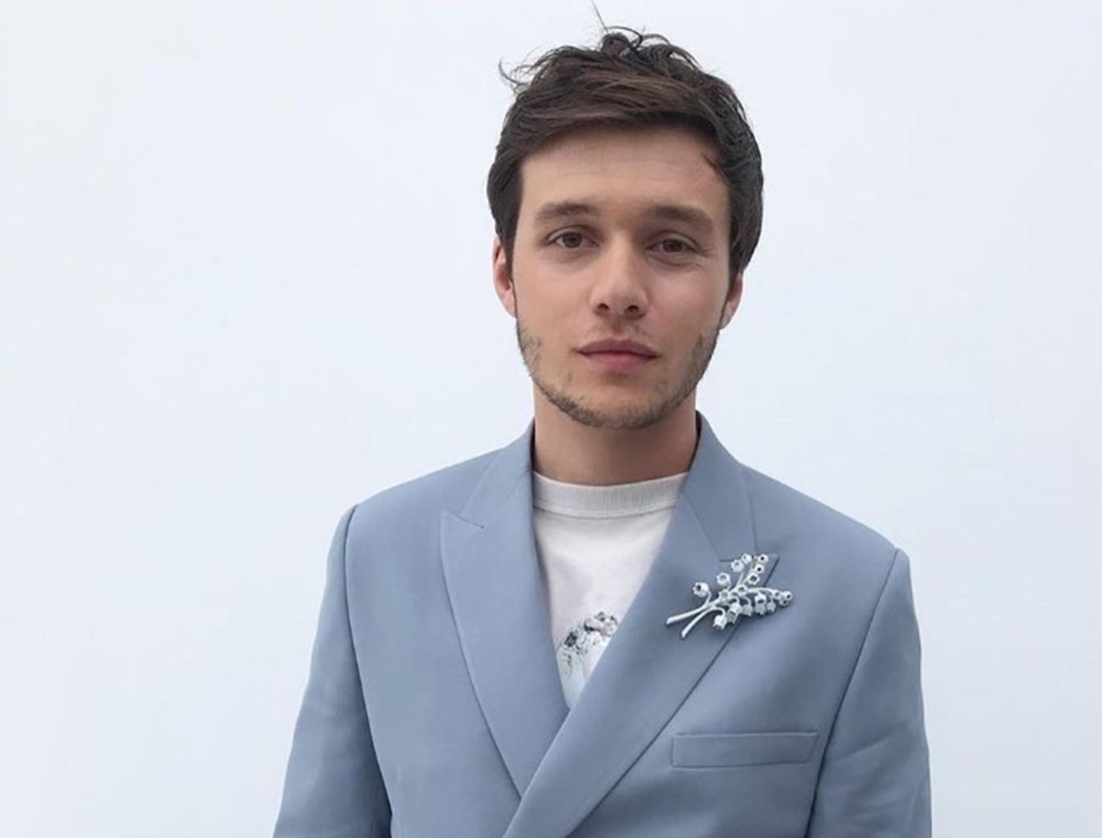 Is Nick Robinson Gay? Sexuality, Partner & Gender Revealed!