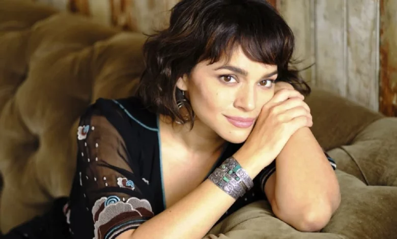 Is Norah Jones Married? Meet Pete Remm, Children & Parents