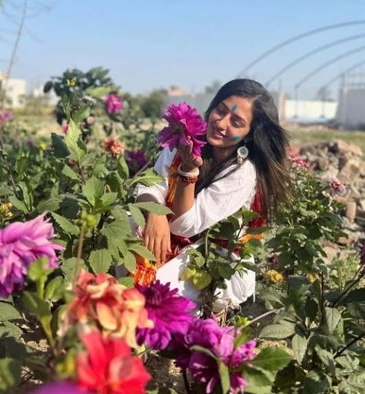Chandrika Gera Dixit (Vada Pav Girl) Age, Husband, Biography Wiki, Net ...