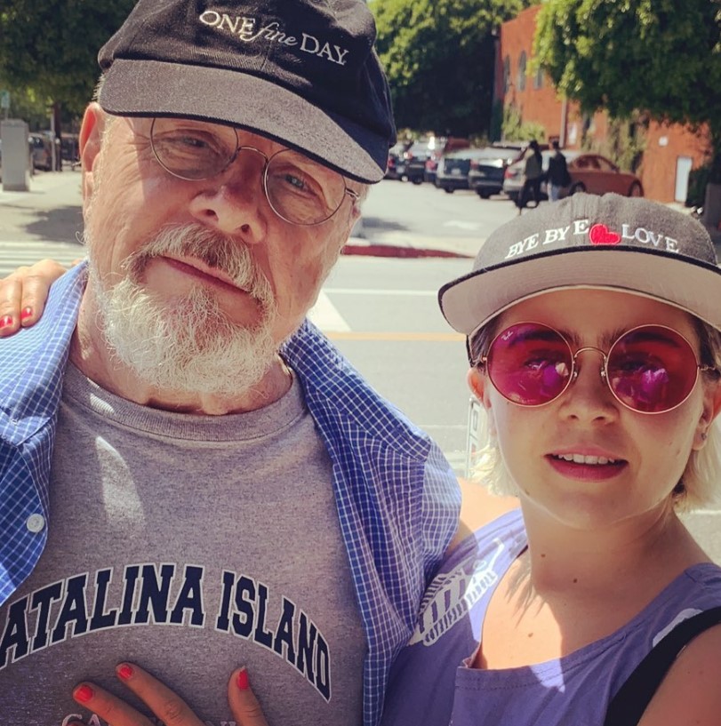 Mae Whitman Height, Net Worth, Father, Friends, Relationship, Boyfriend ...