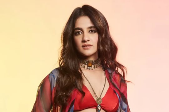 Jasleen Royal Biography (Indian Singer and Song Writer)
