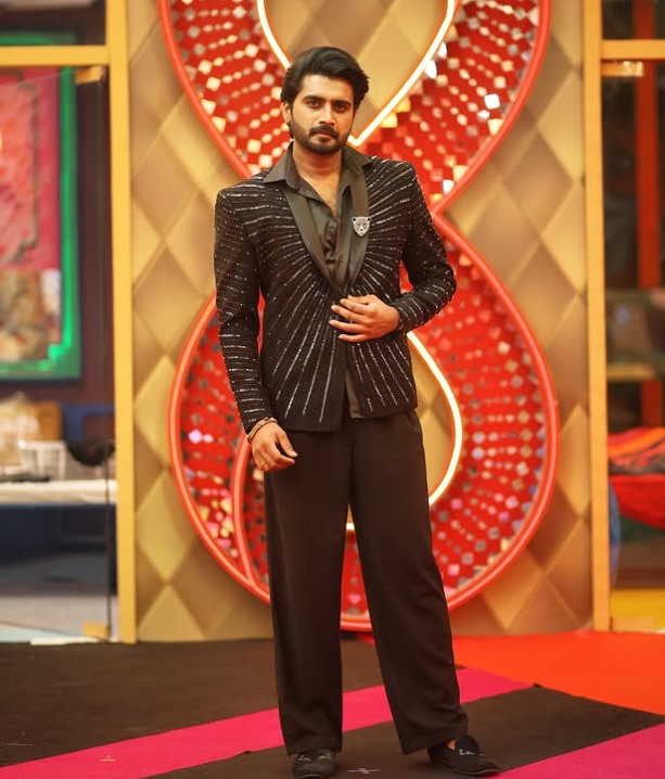 Nikhil Maliyakkal Biography: Age, Family, Gf, Net worth, Wiki