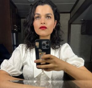 Eve Harlow Bio, Age, Height, Family, The 100, Husband, Net Worth