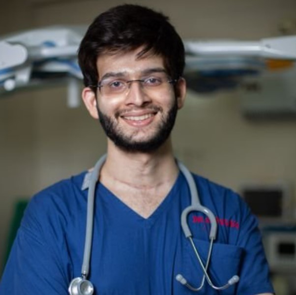 Dr. Siddhant Bhargava Wiki, Height, Age, Girlfriend, Family, Biography ...
