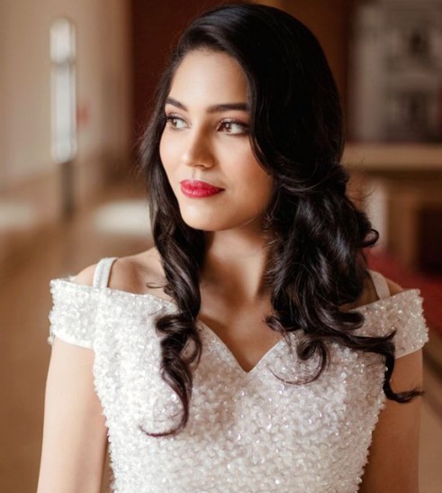 Falguni Bhatia (Devesh Sharma’s Wife) Wiki, Height, Age, Family ...