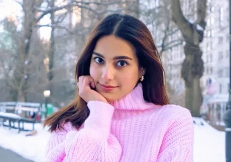 Iqra Aziz Wiki, Age, Boyfriend, Husband, Family, Biography