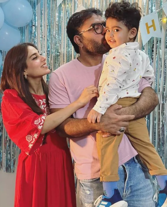 Iqra Aziz Wiki, Age, Boyfriend, Husband, Family, Biography