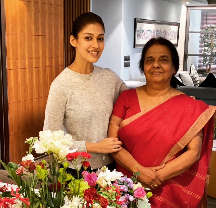 Omana Kurian (Nayanthara’s Mother) Wiki, Age, Husband, Religion, Caste ...