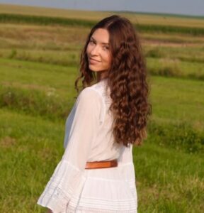 Jessica Burbank ­(TikTok Star) Ethnicity, Biography, Age, Boyfriend ...