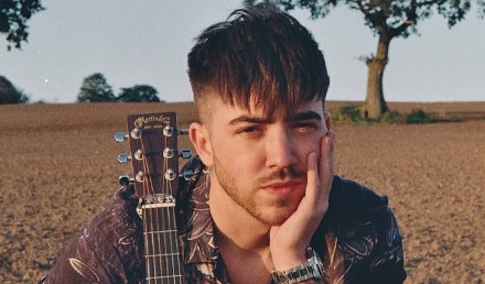 Christian Burrows (Pop Singer) Biography, Age, Height, Girlfriends, Family