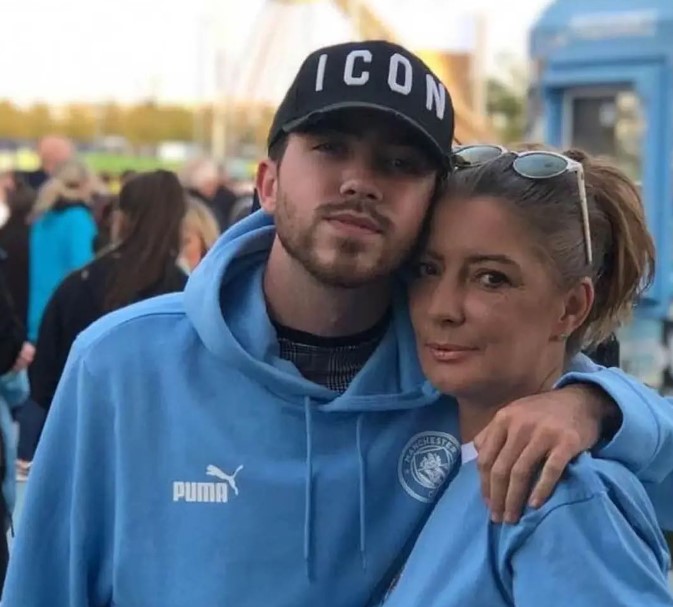 Christian Burrows (Pop Singer) Biography, Age, Height, Girlfriends, Family