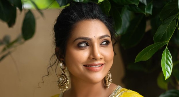 Myna Nandhini (Bigg Boss Tamil 6) Height, Age, Husband, Family, Biography