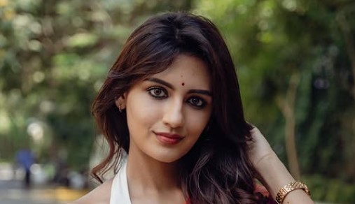 Nivaashiyni Krishnan (Bigg Boss Tamil 6) Height, Age, Boyfriend, Family ...