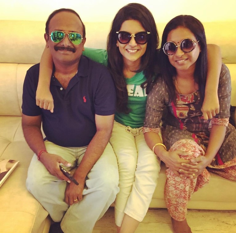 Nivedhithaa Sathish Height, Age, Boyfriend, Husband, Family, Biography ...