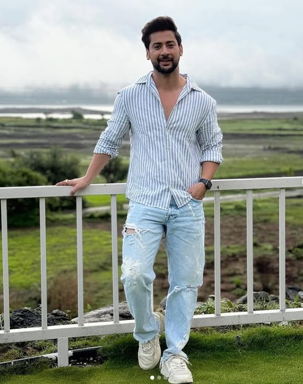 Paras Arora Height, Age, Girlfriend, Family, Biography & More