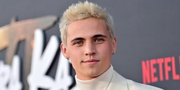 Tanner Buchanan Ethnicity, Height, Age, Wife, Family, Biography