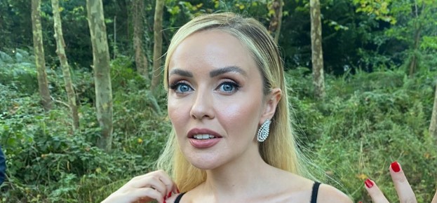 Esra Akpinar Height, Biography, Boyfriend, Age, Family