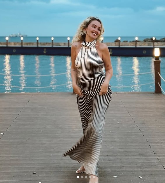 Esra Akpinar Height, Biography, Boyfriend, Age, Family