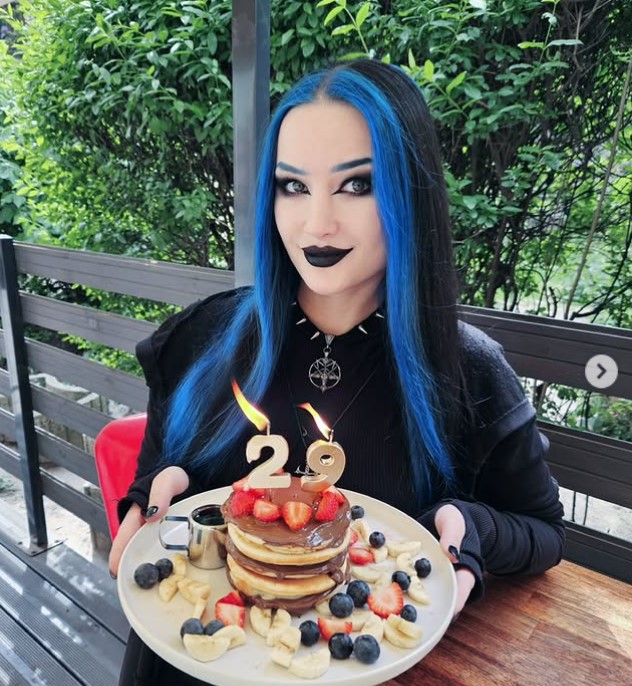 Blue Astrid Height, Age, Boyfriend, Family, Biography