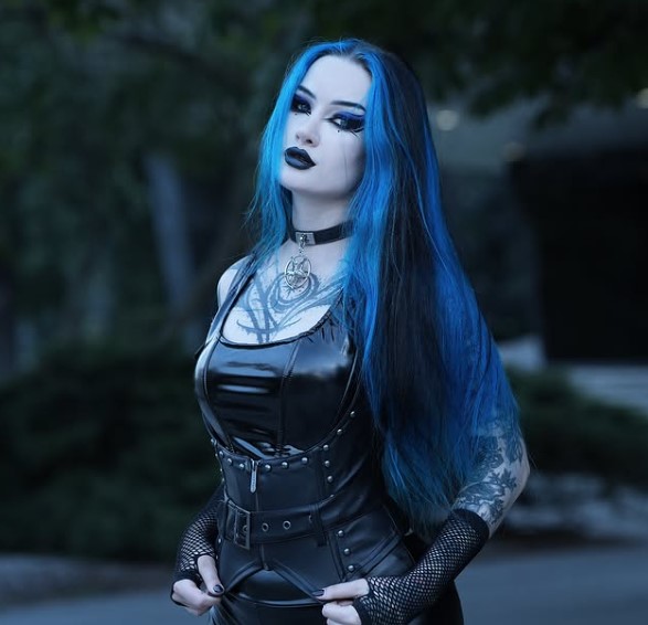 Blue Astrid Height, Age, Boyfriend, Family, Biography